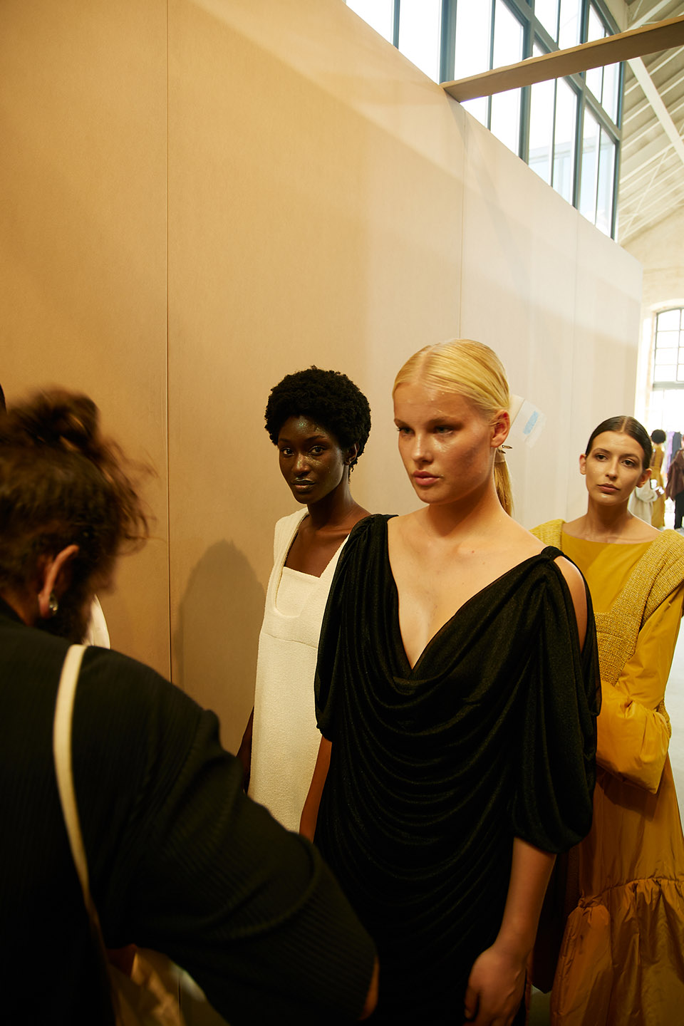 Backstage BUZINA SS23 at ModaLisboa Oasis – ZootMagazine